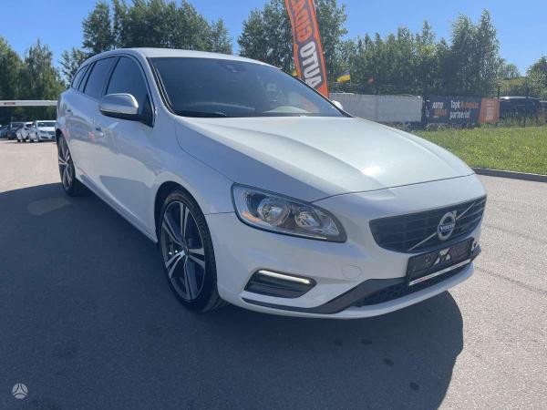 White Volvo V60 2014 in Kaunas, with an engine capacity of 1.96 L and mileage of 268 thousand km for 6950 €, photo 5 on AUTOMOTO.COM.LV