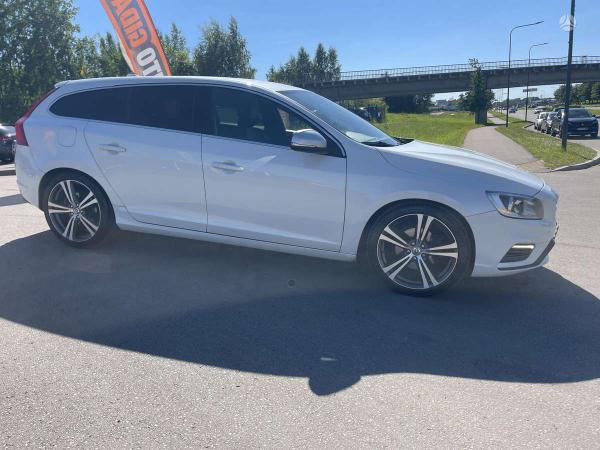 White Volvo V60 2014 in Kaunas, with an engine capacity of 1.96 L and mileage of 268 thousand km for 6950 €, photo 6 on AUTOMOTO.COM.LV