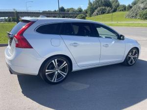 White Volvo V60 2014 in Kaunas, with an engine capacity of 1.96 L and mileage of 268 thousand km for 6950 €, photo 9 on AUTOMOTO.COM.LV