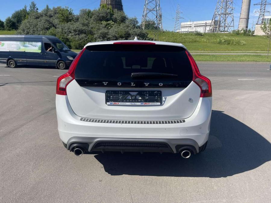 White Volvo V60 2014 in Kaunas, with an engine capacity of 1.96 L and mileage of 268 thousand km for 6950 €, photo 12 on AUTOMOTO.COM.LV
