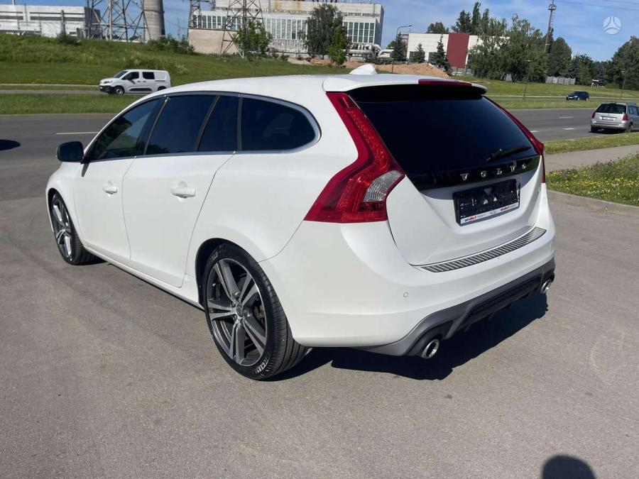 White Volvo V60 2014 in Kaunas, with an engine capacity of 1.96 L and mileage of 268 thousand km for 6950 €, photo 13 on AUTOMOTO.COM.LV