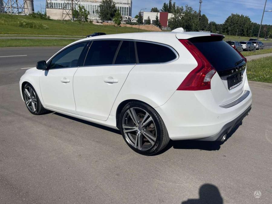 White Volvo V60 2014 in Kaunas, with an engine capacity of 1.96 L and mileage of 268 thousand km for 6950 €, photo 14 on AUTOMOTO.COM.LV