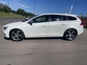 White Volvo V60 2014 in Kaunas, with an engine capacity of 1.96 L and mileage of 268 thousand km for 6950 €, photo 16 on AUTOMOTO.COM.LV