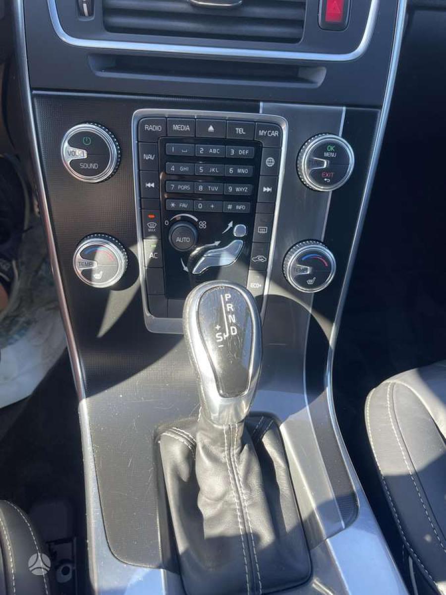White Volvo V60 2014 in Kaunas, with an engine capacity of 1.96 L and mileage of 268 thousand km for 6950 €, photo 22 on AUTOMOTO.COM.LV