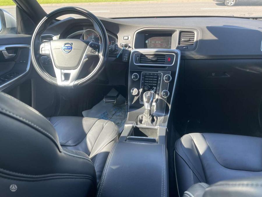 White Volvo V60 2014 in Kaunas, with an engine capacity of 1.96 L and mileage of 268 thousand km for 6950 €, photo 25 on AUTOMOTO.COM.LV