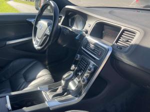 White Volvo V60 2014 in Kaunas, with an engine capacity of 1.96 L and mileage of 268 thousand km for 6950 €, photo 29 on AUTOMOTO.COM.LV