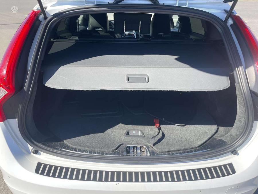 White Volvo V60 2014 in Kaunas, with an engine capacity of 1.96 L and mileage of 268 thousand km for 6950 €, photo 31 on AUTOMOTO.COM.LV