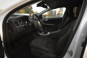 Balts Volvo V60 2014 Jelgava, ar dzinēja tilpumu 1.60 L un nobraukumu 198 tūkst. km par 6600 €, foto 10 vietnē AUTOMOTO.COM.LV