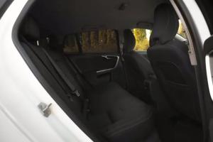 Balts Volvo V60 2014 Jelgava, ar dzinēja tilpumu 1.60 L un nobraukumu 198 tūkst. km par 6600 €, foto 14 vietnē AUTOMOTO.COM.LV