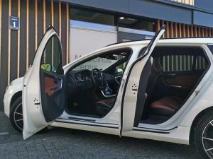 White Volvo V60 2014 in Riga, with an engine capacity of 2.40 L and mileage of 216 thousand km for 12490 €, photo 5 on AUTOMOTO.COM.LV