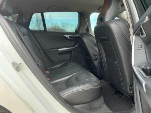 Balts Volvo V60 2014 Rīga, ar dzinēja tilpumu 2.40 L un nobraukumu 229 tūkst. km par 9990 €, foto 4 vietnē AUTOMOTO.COM.LV
