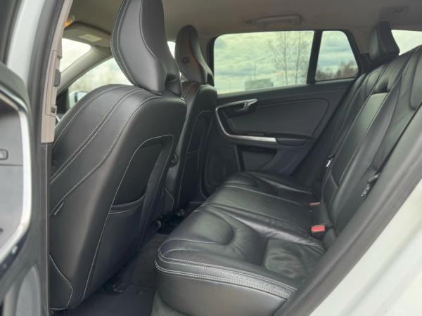 White Volvo V60 2014 in Riga, with an engine capacity of 2.40 L and mileage of 229 thousand km for 9990 €, photo 4 on AUTOMOTO.COM.LV