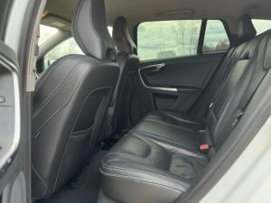 Balts Volvo V60 2014 Rīga, ar dzinēja tilpumu 2.40 L un nobraukumu 229 tūkst. km par 9990 €, foto 5 vietnē AUTOMOTO.COM.LV