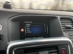 Balts Volvo V60 2014 Rīga, ar dzinēja tilpumu 2.40 L un nobraukumu 229 tūkst. km par 9990 €, foto 10 vietnē AUTOMOTO.COM.LV