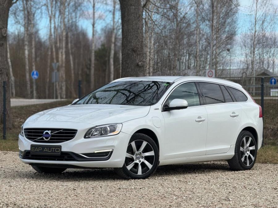 Balts Volvo V60 2014 Rīga, ar dzinēja tilpumu 2.40 L un nobraukumu 229 tūkst. km par 9990 €, foto 11 vietnē AUTOMOTO.COM.LV