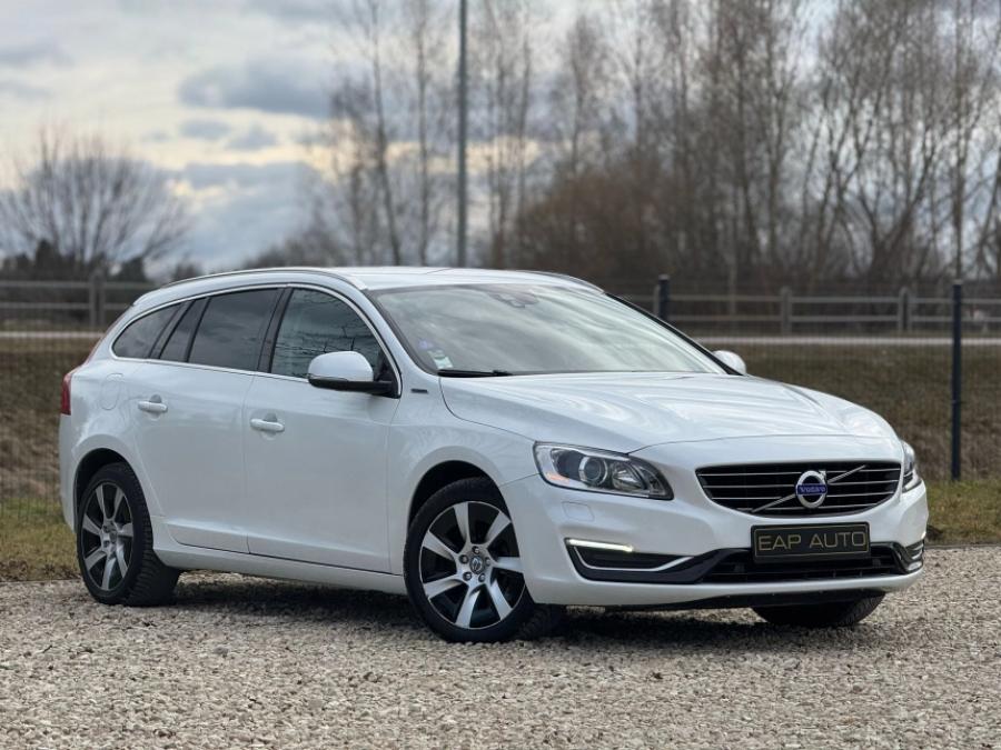 Balts Volvo V60 2014 Rīga, ar dzinēja tilpumu 2.40 L un nobraukumu 229 tūkst. km par 9990 €, foto 12 vietnē AUTOMOTO.COM.LV