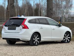 Balts Volvo V60 2014 Rīga, ar dzinēja tilpumu 2.40 L un nobraukumu 229 tūkst. km par 9990 €, foto 15 vietnē AUTOMOTO.COM.LV