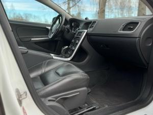 Balts Volvo V60 2014 Rīga, ar dzinēja tilpumu 2.40 L un nobraukumu 229 tūkst. km par 9990 €, foto 18 vietnē AUTOMOTO.COM.LV