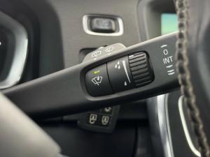 Balts Volvo V60 2014 Rīga, ar dzinēja tilpumu 2.40 L un nobraukumu 229 tūkst. km par 9990 €, foto 19 vietnē AUTOMOTO.COM.LV