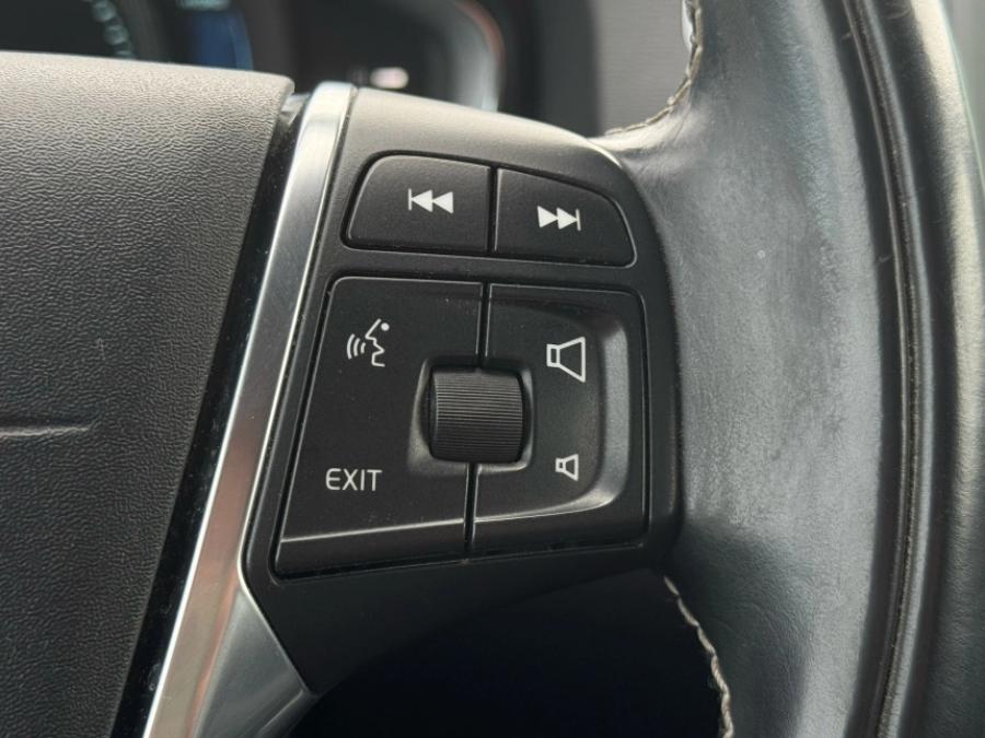 Balts Volvo V60 2014 Rīga, ar dzinēja tilpumu 2.40 L un nobraukumu 229 tūkst. km par 9990 €, foto 20 vietnē AUTOMOTO.COM.LV