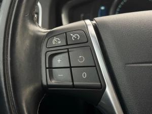 Balts Volvo V60 2014 Rīga, ar dzinēja tilpumu 2.40 L un nobraukumu 229 tūkst. km par 9990 €, foto 21 vietnē AUTOMOTO.COM.LV