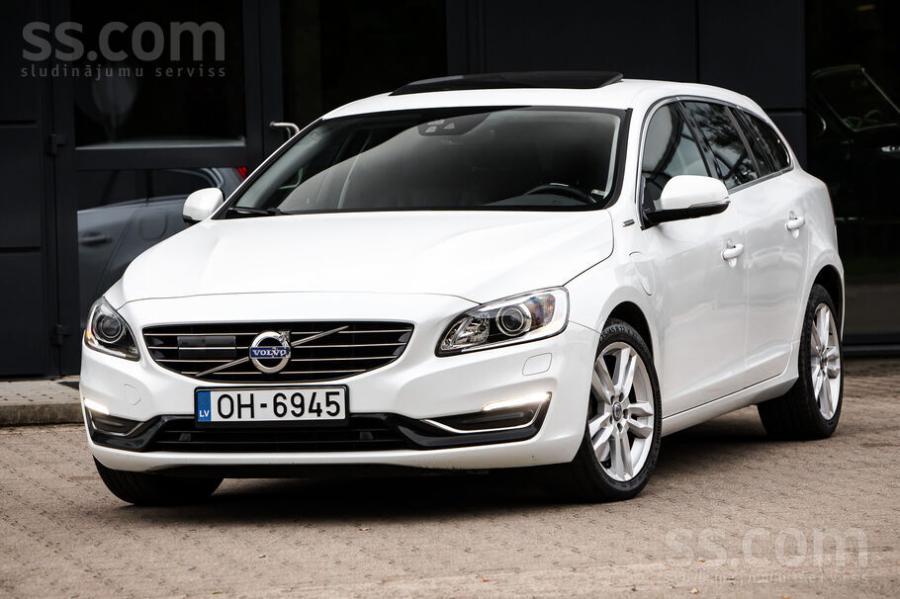 Balts Volvo V60 2014 Jelgava, ar dzinēja tilpumu 2.40 L un nobraukumu 0 tūkst. km par 9190 €, foto 1 vietnē AUTOMOTO.COM.LV