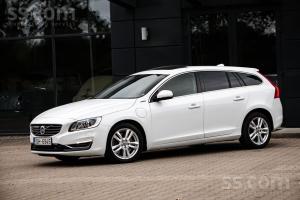 Balts Volvo V60 2014 Jelgava, ar dzinēja tilpumu 2.40 L un nobraukumu 0 tūkst. km par 9190 €, foto 3 vietnē AUTOMOTO.COM.LV