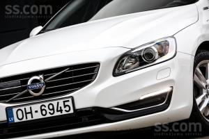 Balts Volvo V60 2014 Jelgava, ar dzinēja tilpumu 2.40 L un nobraukumu 0 tūkst. km par 9190 €, foto 4 vietnē AUTOMOTO.COM.LV