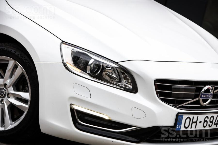 Balts Volvo V60 2014 Jelgava, ar dzinēja tilpumu 2.40 L un nobraukumu 0 tūkst. km par 9190 €, foto 6 vietnē AUTOMOTO.COM.LV