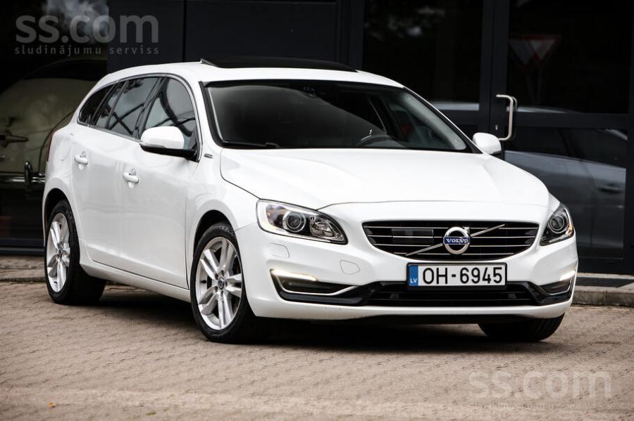 Balts Volvo V60 2014 Jelgava, ar dzinēja tilpumu 2.40 L un nobraukumu 0 tūkst. km par 9190 €, foto 7 vietnē AUTOMOTO.COM.LV