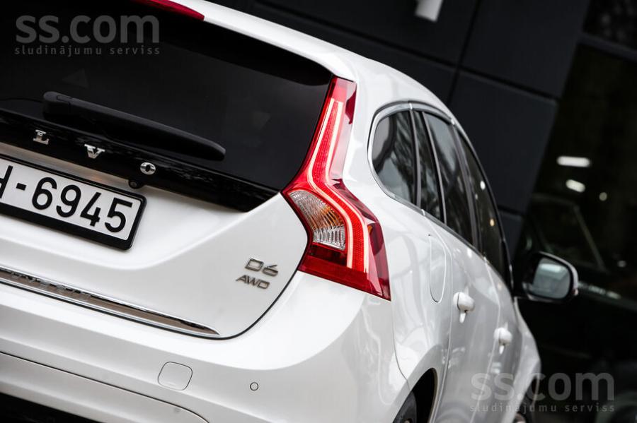 Balts Volvo V60 2014 Jelgava, ar dzinēja tilpumu 2.40 L un nobraukumu 0 tūkst. km par 9190 €, foto 10 vietnē AUTOMOTO.COM.LV