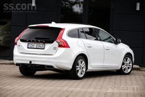 Balts Volvo V60 2014 Jelgava, ar dzinēja tilpumu 2.40 L un nobraukumu 0 tūkst. km par 9190 €, foto 11 vietnē AUTOMOTO.COM.LV
