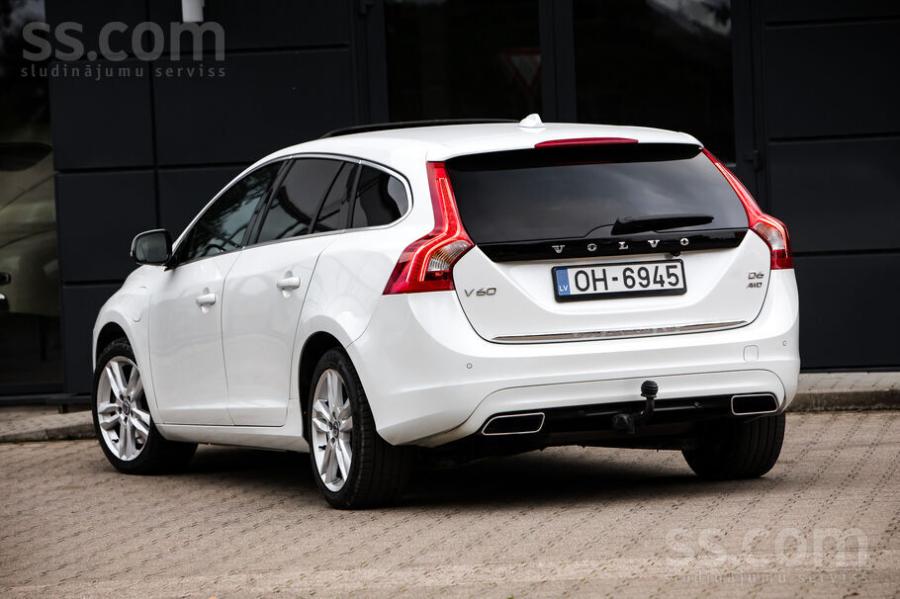 Balts Volvo V60 2014 Jelgava, ar dzinēja tilpumu 2.40 L un nobraukumu 0 tūkst. km par 9190 €, foto 13 vietnē AUTOMOTO.COM.LV