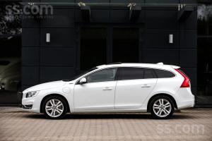 Balts Volvo V60 2014 Jelgava, ar dzinēja tilpumu 2.40 L un nobraukumu 0 tūkst. km par 9190 €, foto 14 vietnē AUTOMOTO.COM.LV