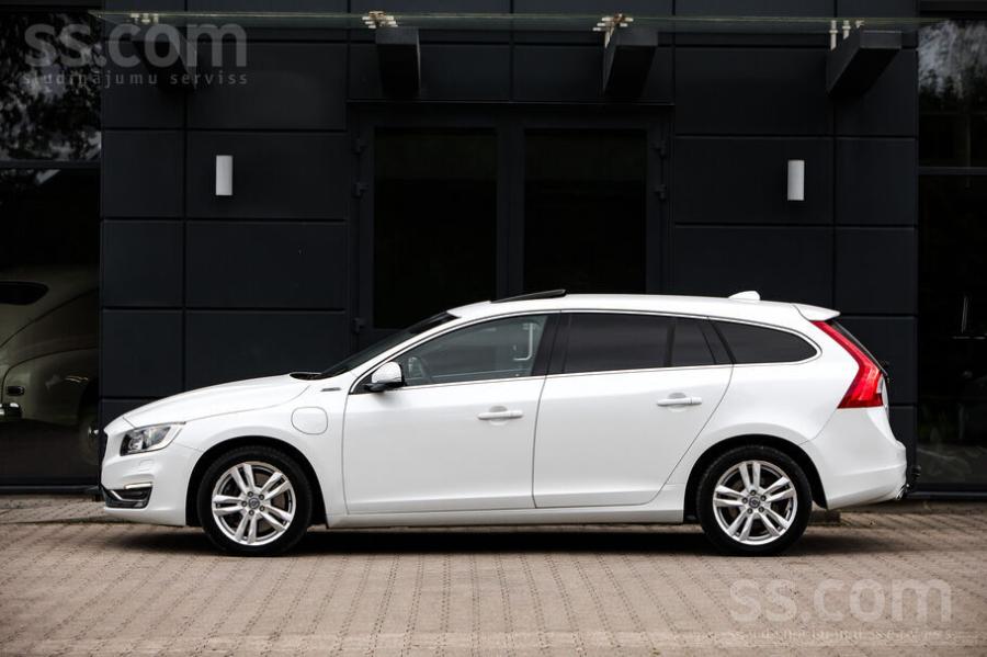 Balts Volvo V60 2014 Jelgava, ar dzinēja tilpumu 2.40 L un nobraukumu 0 tūkst. km par 9190 €, foto 14 vietnē AUTOMOTO.COM.LV