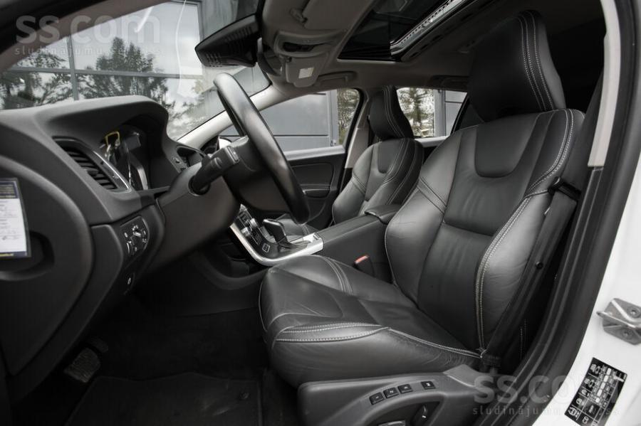 Balts Volvo V60 2014 Jelgava, ar dzinēja tilpumu 2.40 L un nobraukumu 0 tūkst. km par 9190 €, foto 16 vietnē AUTOMOTO.COM.LV