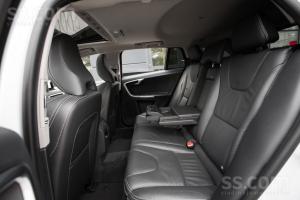 Balts Volvo V60 2014 Jelgava, ar dzinēja tilpumu 2.40 L un nobraukumu 0 tūkst. km par 9190 €, foto 17 vietnē AUTOMOTO.COM.LV