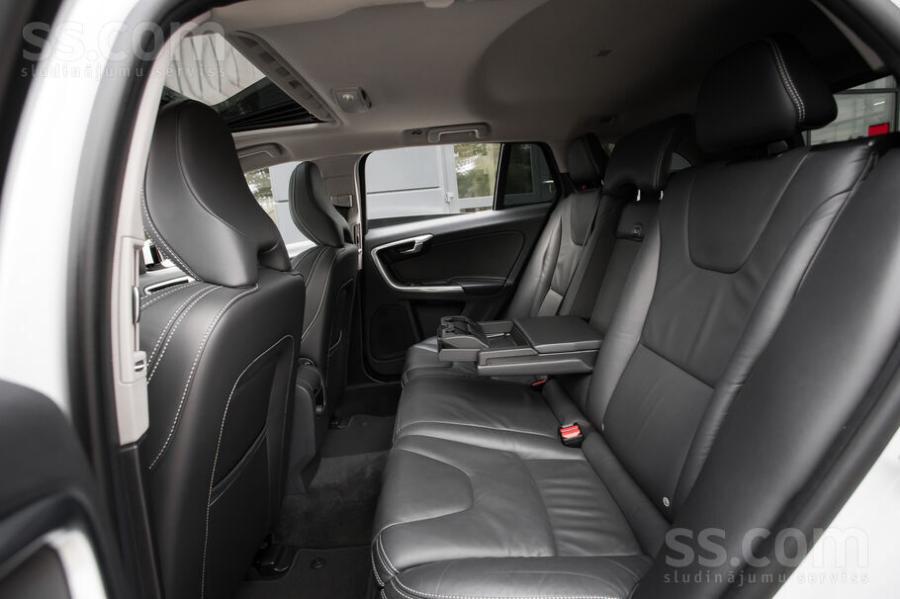 Balts Volvo V60 2014 Jelgava, ar dzinēja tilpumu 2.40 L un nobraukumu 0 tūkst. km par 9190 €, foto 17 vietnē AUTOMOTO.COM.LV