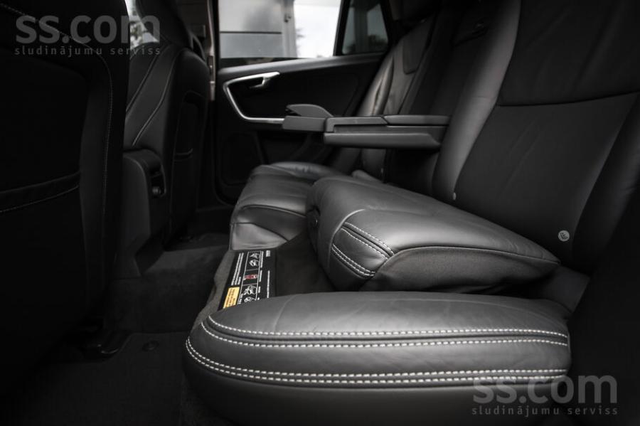 Balts Volvo V60 2014 Jelgava, ar dzinēja tilpumu 2.40 L un nobraukumu 0 tūkst. km par 9190 €, foto 19 vietnē AUTOMOTO.COM.LV