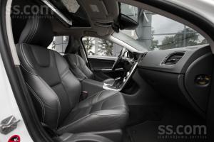 Balts Volvo V60 2014 Jelgava, ar dzinēja tilpumu 2.40 L un nobraukumu 0 tūkst. km par 9190 €, foto 21 vietnē AUTOMOTO.COM.LV