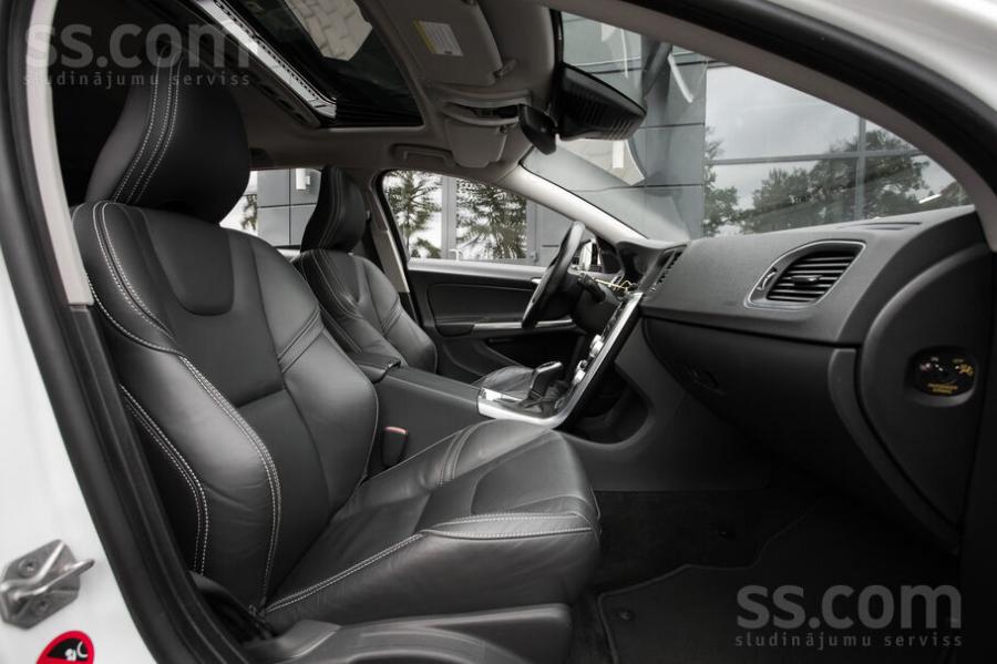 Balts Volvo V60 2014 Jelgava, ar dzinēja tilpumu 2.40 L un nobraukumu 0 tūkst. km par 9190 €, foto 21 vietnē AUTOMOTO.COM.LV