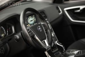 Balts Volvo V60 2014 Jelgava, ar dzinēja tilpumu 2.40 L un nobraukumu 0 tūkst. km par 9190 €, foto 22 vietnē AUTOMOTO.COM.LV