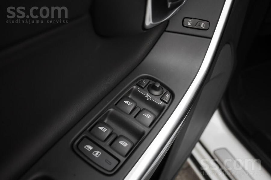 Balts Volvo V60 2014 Jelgava, ar dzinēja tilpumu 2.40 L un nobraukumu 0 tūkst. km par 9190 €, foto 24 vietnē AUTOMOTO.COM.LV