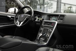 Balts Volvo V60 2014 Jelgava, ar dzinēja tilpumu 2.40 L un nobraukumu 0 tūkst. km par 9190 €, foto 27 vietnē AUTOMOTO.COM.LV