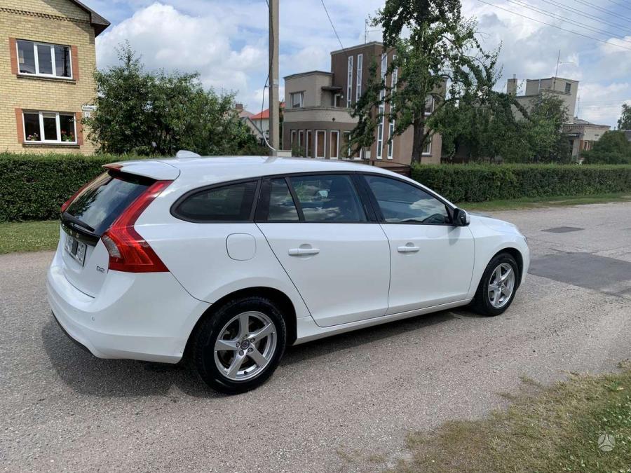 Balts Volvo V60 2014 Ukmergė, ar dzinēja tilpumu 1.56 L un nobraukumu 265 tūkst. km par 5200 €, foto 9 vietnē AUTOMOTO.COM.LV
