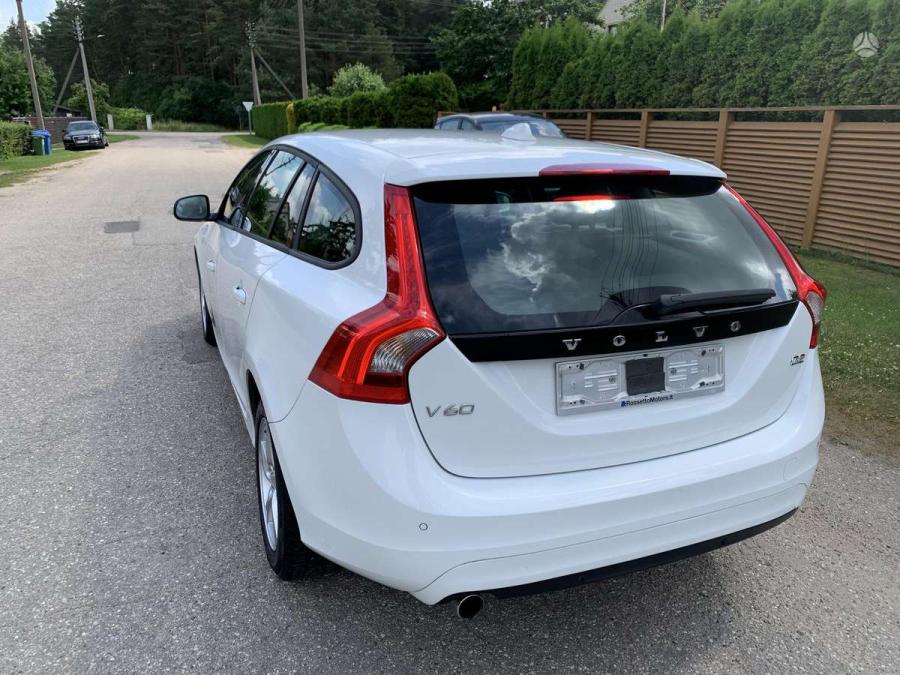 Balts Volvo V60 2014 Ukmergė, ar dzinēja tilpumu 1.56 L un nobraukumu 265 tūkst. km par 5200 €, foto 11 vietnē AUTOMOTO.COM.LV