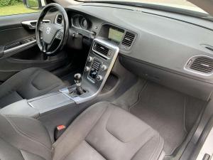 Balts Volvo V60 2014 Ukmergė, ar dzinēja tilpumu 1.56 L un nobraukumu 265 tūkst. km par 5200 €, foto 14 vietnē AUTOMOTO.COM.LV