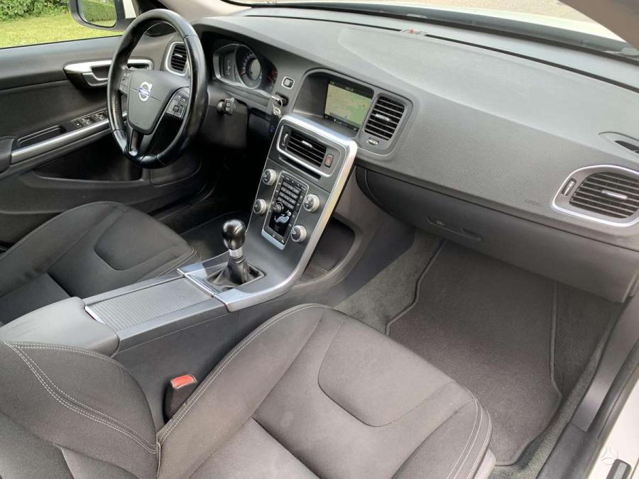 Balts Volvo V60 2014 Ukmergė, ar dzinēja tilpumu 1.56 L un nobraukumu 265 tūkst. km par 5200 €, foto 14 vietnē AUTOMOTO.COM.LV