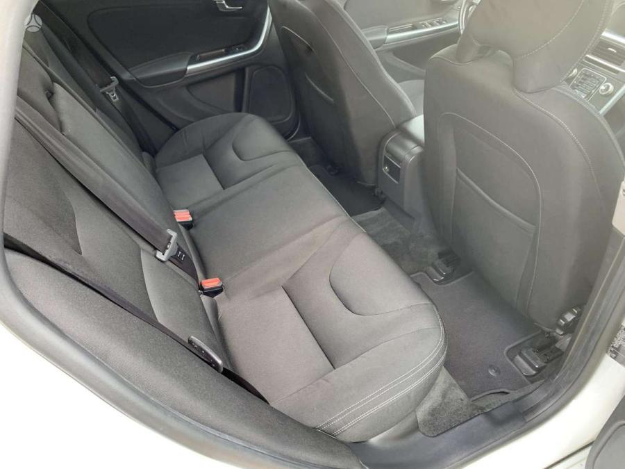 Balts Volvo V60 2014 Ukmergė, ar dzinēja tilpumu 1.56 L un nobraukumu 265 tūkst. km par 5200 €, foto 19 vietnē AUTOMOTO.COM.LV
