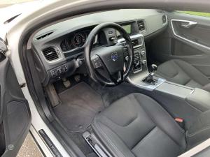 Balts Volvo V60 2014 Ukmergė, ar dzinēja tilpumu 1.56 L un nobraukumu 265 tūkst. km par 5200 €, foto 22 vietnē AUTOMOTO.COM.LV